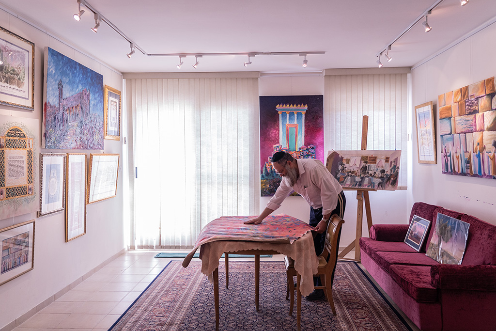 About the Artist - Moshe Braun Fine Judaic Art